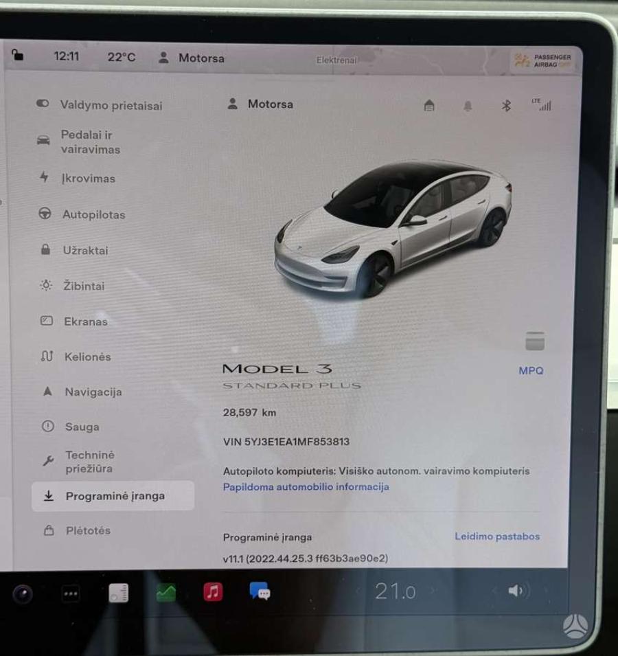 White Tesla Model 3 2021 in Kaunas, with an engine capacity of 0.00 L and mileage of 29 thousand km for 21490 €, photo 19 on AUTOMOTO.COM.LV