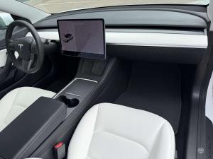 White Tesla Model 3 2021 in Kaunas, with an engine capacity of 0.00 L and mileage of 29 thousand km for 21490 €, photo 22 on AUTOMOTO.COM.LV
