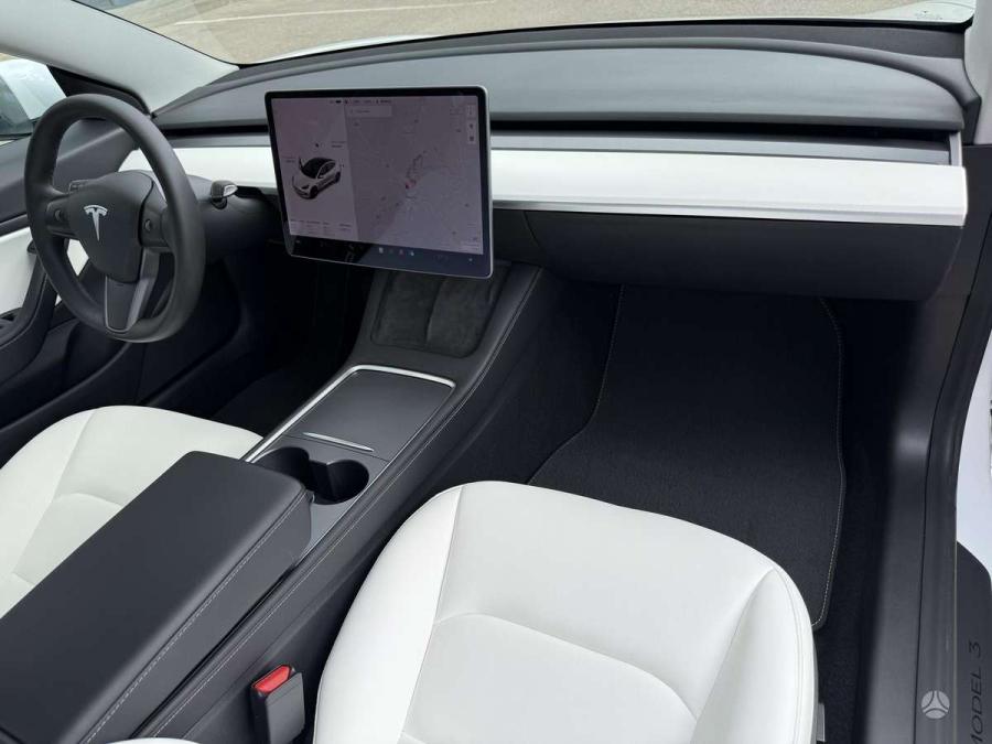White Tesla Model 3 2021 in Kaunas, with an engine capacity of 0.00 L and mileage of 29 thousand km for 21490 €, photo 22 on AUTOMOTO.COM.LV