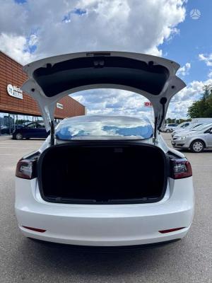 White Tesla Model 3 2021 in Kaunas, with an engine capacity of 0.00 L and mileage of 29 thousand km for 21490 €, photo 27 on AUTOMOTO.COM.LV