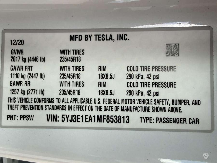 White Tesla Model 3 2021 in Kaunas, with an engine capacity of 0.00 L and mileage of 29 thousand km for 21490 €, photo 40 on AUTOMOTO.COM.LV