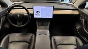 White Tesla Model 3 2021 in Riga, with an engine capacity of 0.00 L and mileage of 134 thousand km for 27990 €, photo 9 on AUTOMOTO.COM.LV