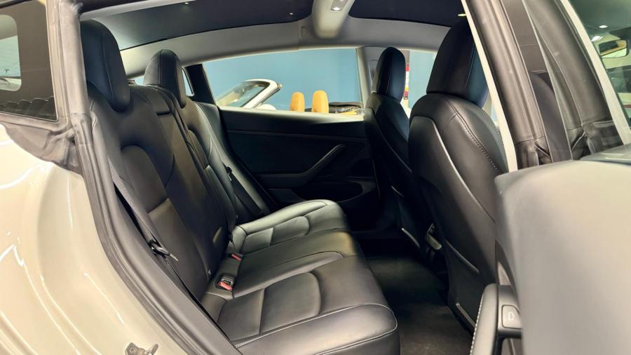 White Tesla Model 3 2021 in Riga, with an engine capacity of 0.00 L and mileage of 134 thousand km for 27990 €, photo 10 on AUTOMOTO.COM.LV