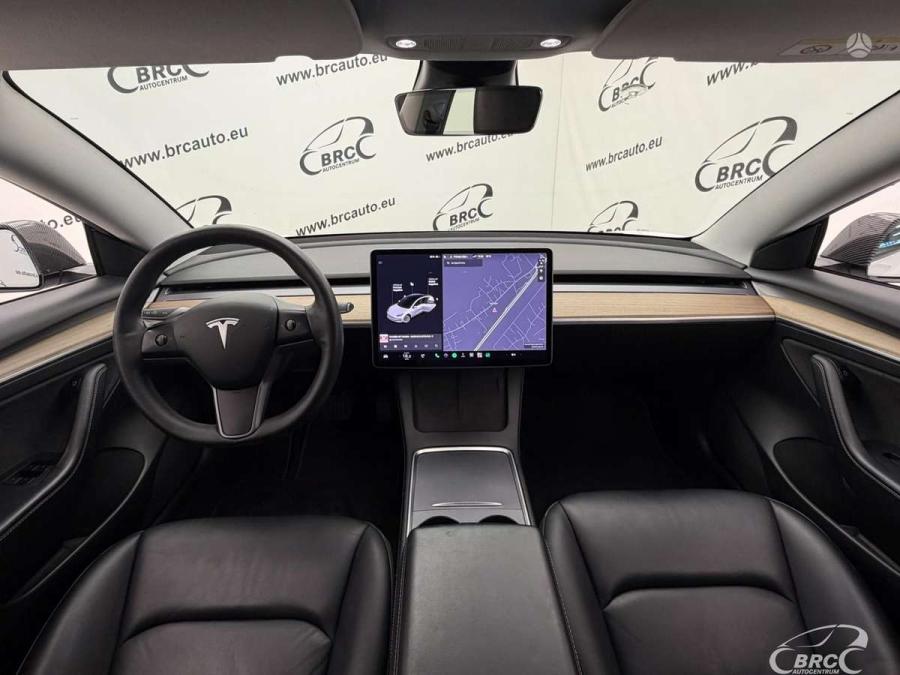 White Tesla Model 3 2021 in Vilnius, with an engine capacity of 0.00 L and mileage of 106 thousand km for 23500 €, photo 5 on AUTOMOTO.COM.LV