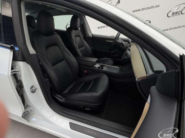 White Tesla Model 3 2021 in Vilnius, with an engine capacity of 0.00 L and mileage of 106 thousand km for 23500 €, photo 8 on AUTOMOTO.COM.LV