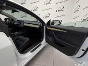 White Tesla Model 3 2021 in Vilnius, with an engine capacity of 0.00 L and mileage of 106 thousand km for 23500 €, photo 10 on AUTOMOTO.COM.LV