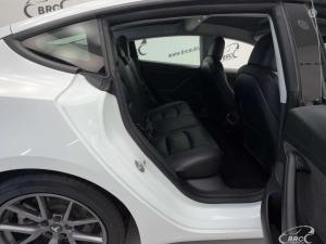 White Tesla Model 3 2021 in Vilnius, with an engine capacity of 0.00 L and mileage of 106 thousand km for 23500 €, photo 12 on AUTOMOTO.COM.LV
