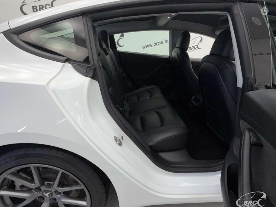 White Tesla Model 3 2021 in Vilnius, with an engine capacity of 0.00 L and mileage of 106 thousand km for 23500 €, photo 12 on AUTOMOTO.COM.LV