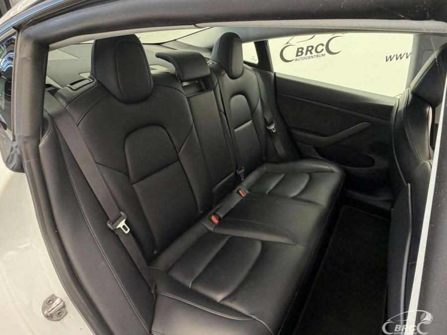 White Tesla Model 3 2021 in Vilnius, with an engine capacity of 0.00 L and mileage of 106 thousand km for 23500 €, photo 14 on AUTOMOTO.COM.LV