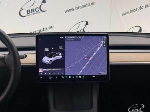 White Tesla Model 3 2021 in Vilnius, with an engine capacity of 0.00 L and mileage of 106 thousand km for 23500 €, photo 18 on AUTOMOTO.COM.LV