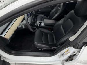 White Tesla Model 3 2021 in Vilnius, with an engine capacity of 0.00 L and mileage of 106 thousand km for 23500 €, photo 21 on AUTOMOTO.COM.LV