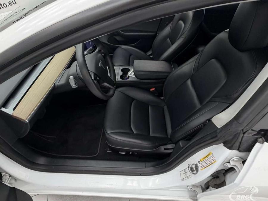 White Tesla Model 3 2021 in Vilnius, with an engine capacity of 0.00 L and mileage of 106 thousand km for 23500 €, photo 21 on AUTOMOTO.COM.LV
