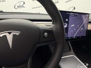 White Tesla Model 3 2021 in Vilnius, with an engine capacity of 0.00 L and mileage of 106 thousand km for 23500 €, photo 28 on AUTOMOTO.COM.LV
