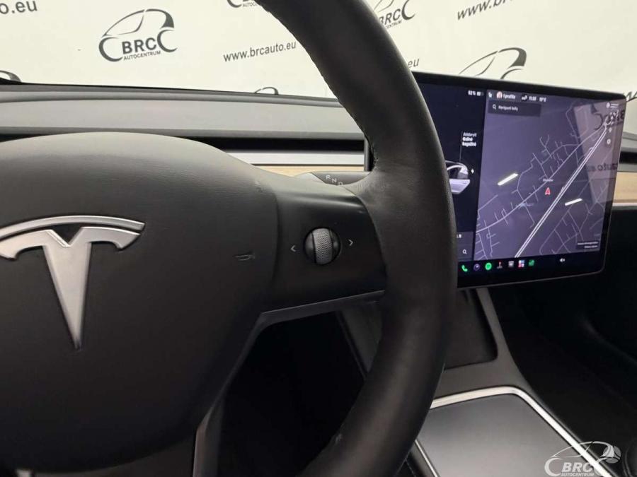 White Tesla Model 3 2021 in Vilnius, with an engine capacity of 0.00 L and mileage of 106 thousand km for 23500 €, photo 28 on AUTOMOTO.COM.LV