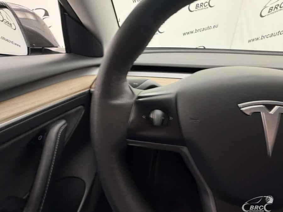 White Tesla Model 3 2021 in Vilnius, with an engine capacity of 0.00 L and mileage of 106 thousand km for 23500 €, photo 29 on AUTOMOTO.COM.LV