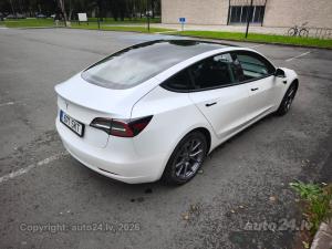 Balts Tesla Model 3 2021 Tallina, ar dzinēja tilpumu 0.00 L un nobraukumu 216 tūkst. km par 20500 €, foto 4 vietnē AUTOMOTO.COM.LV