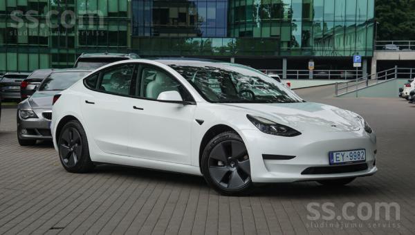 White Tesla Model 3 2021 in Riga, with an engine capacity of 0.00 L and mileage of 81 thousand km for 24950 €, photo 4 on AUTOMOTO.COM.LV