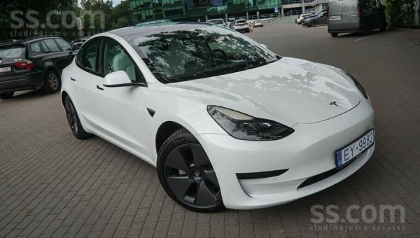 White Tesla Model 3 2021 in Riga, with an engine capacity of 0.00 L and mileage of 81 thousand km for 24950 €, photo 5 on AUTOMOTO.COM.LV