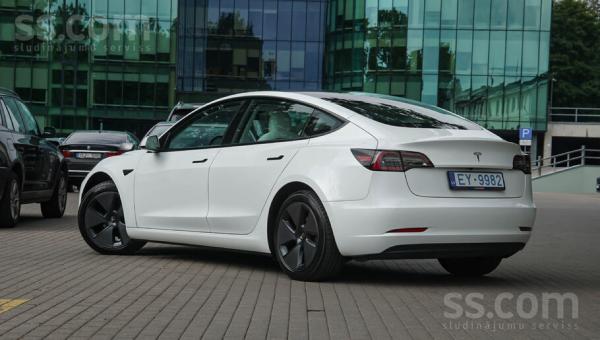 White Tesla Model 3 2021 in Riga, with an engine capacity of 0.00 L and mileage of 81 thousand km for 24950 €, photo 8 on AUTOMOTO.COM.LV