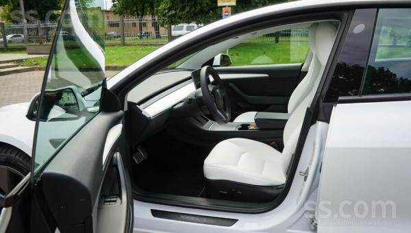 White Tesla Model 3 2021 in Riga, with an engine capacity of 0.00 L and mileage of 81 thousand km for 24950 €, photo 10 on AUTOMOTO.COM.LV