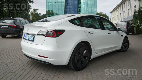 White Tesla Model 3 2021 in Riga, with an engine capacity of 0.00 L and mileage of 81 thousand km for 24950 €, photo 7 on AUTOMOTO.COM.LV