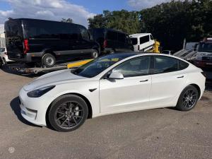 White Tesla Model 3 2021 in Kaunas, with an engine capacity of 0.00 L and mileage of 215 thousand km for 16999 €, photo 3 on AUTOMOTO.COM.LV