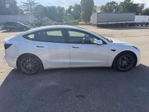 White Tesla Model 3 2021 in Kaunas, with an engine capacity of 0.00 L and mileage of 215 thousand km for 16999 €, photo 12 on AUTOMOTO.COM.LV