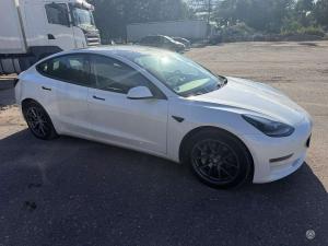 White Tesla Model 3 2021 in Kaunas, with an engine capacity of 0.00 L and mileage of 215 thousand km for 16999 €, photo 13 on AUTOMOTO.COM.LV