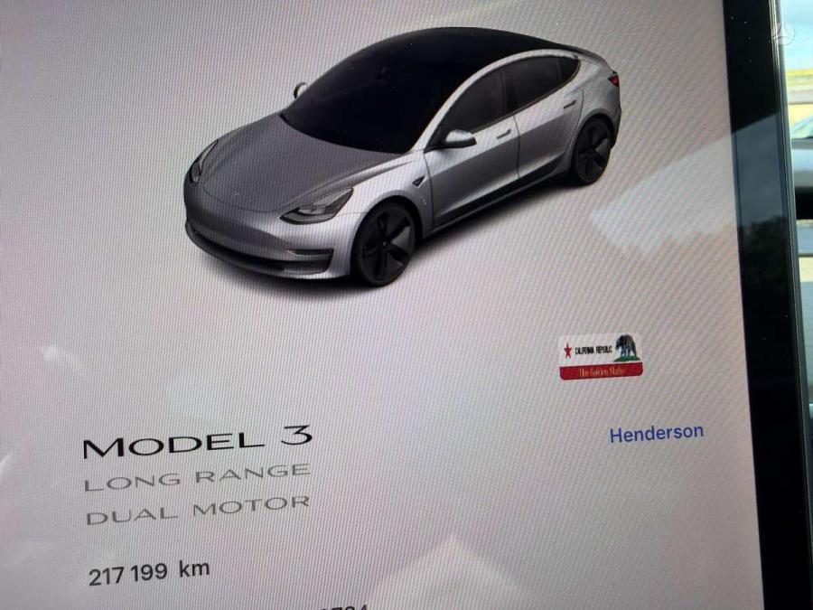 White Tesla Model 3 2021 in Kaunas, with an engine capacity of 0.00 L and mileage of 215 thousand km for 16999 €, photo 18 on AUTOMOTO.COM.LV