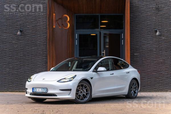 Balts Tesla Model 3 2021 Rīga, ar dzinēja tilpumu 0.00 L un nobraukumu 83 tūkst. km par 25990 €, foto 3 vietnē AUTOMOTO.COM.LV