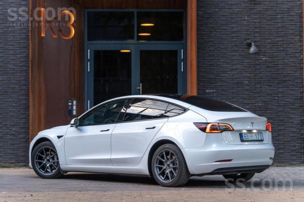 Balts Tesla Model 3 2021 Rīga, ar dzinēja tilpumu 0.00 L un nobraukumu 83 tūkst. km par 25990 €, foto 5 vietnē AUTOMOTO.COM.LV