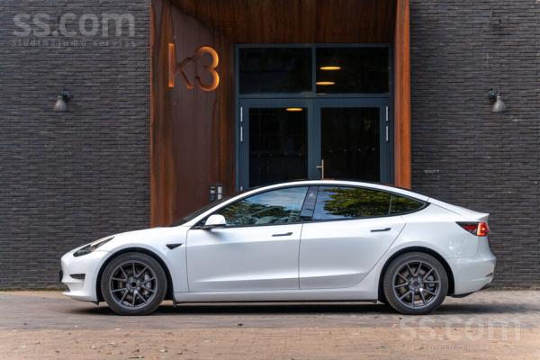 Balts Tesla Model 3 2021 Rīga, ar dzinēja tilpumu 0.00 L un nobraukumu 83 tūkst. km par 25990 €, foto 6 vietnē AUTOMOTO.COM.LV