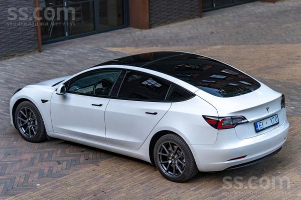 Balts Tesla Model 3 2021 Rīga, ar dzinēja tilpumu 0.00 L un nobraukumu 83 tūkst. km par 25990 €, foto 10 vietnē AUTOMOTO.COM.LV