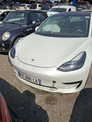 Balts Tesla Model 3 2021 Panevēža, ar dzinēja tilpumu 0.00 L un nobraukumu 89 tūkst. km par 9000 €, foto  vietnē AUTOMOTO.COM.LV