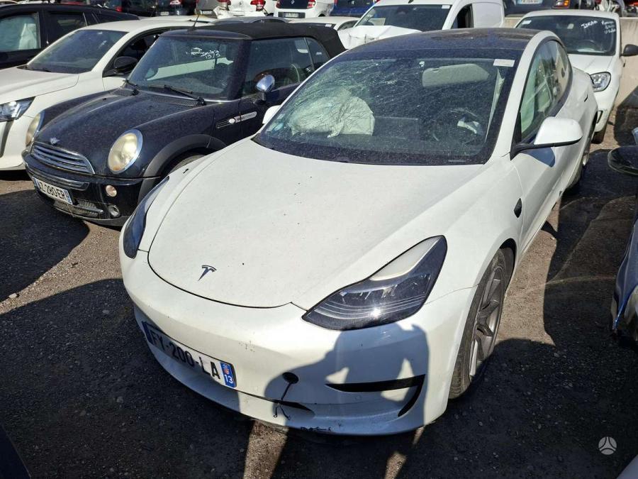 White Tesla Model 3 2021 in Panevezys, with an engine capacity of 0.00 L and mileage of 89 thousand km for 9000 €, photo 4 on AUTOMOTO.COM.LV