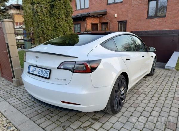 Balts Tesla Model 3 2021 Rīga, ar dzinēja tilpumu 0.00 L un nobraukumu 58 tūkst. km par 28500 €, foto 1 vietnē AUTOMOTO.COM.LV