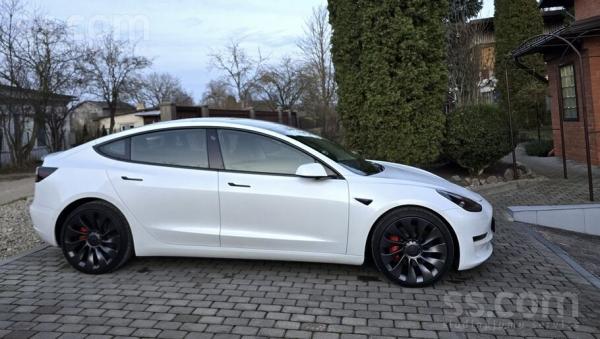 Balts Tesla Model 3 2021 Rīga, ar dzinēja tilpumu 0.00 L un nobraukumu 58 tūkst. km par 28500 €, foto 4 vietnē AUTOMOTO.COM.LV