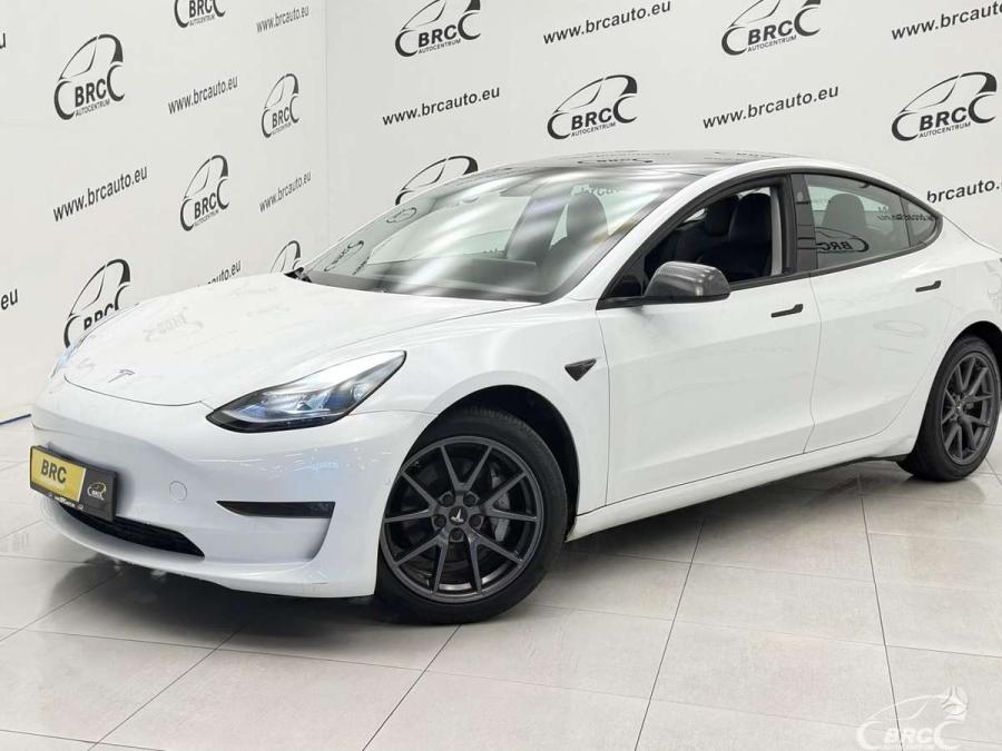 White Tesla Model 3 2021 in Vilnius, with an engine capacity of 0.00 L and mileage of 106 thousand km for 23200 €, photo 1 on AUTOMOTO.COM.LV