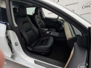 White Tesla Model 3 2021 in Vilnius, with an engine capacity of 0.00 L and mileage of 106 thousand km for 23200 €, photo 9 on AUTOMOTO.COM.LV