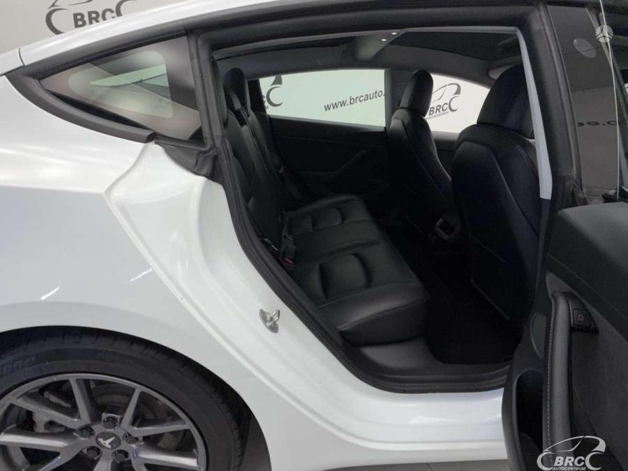 White Tesla Model 3 2021 in Vilnius, with an engine capacity of 0.00 L and mileage of 106 thousand km for 23200 €, photo 12 on AUTOMOTO.COM.LV
