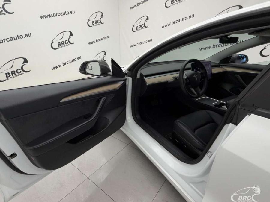 White Tesla Model 3 2021 in Vilnius, with an engine capacity of 0.00 L and mileage of 106 thousand km for 23200 €, photo 20 on AUTOMOTO.COM.LV