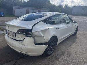 Balts Tesla Model 3 2021 Gargždai, ar dzinēja tilpumu 0.00 L un nobraukumu 184 tūkst. km par 10500 €, foto 5 vietnē AUTOMOTO.COM.LV