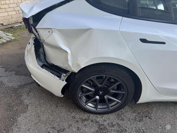 Balts Tesla Model 3 2021 Gargždai, ar dzinēja tilpumu 0.00 L un nobraukumu 184 tūkst. km par 10300 €, foto 11 vietnē AUTOMOTO.COM.LV