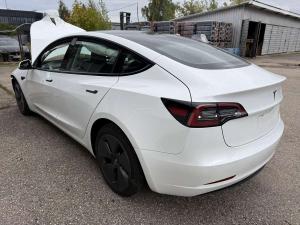 Balts Tesla Model 3 2021 Kauņa, ar dzinēja tilpumu 0.00 L un nobraukumu 82 tūkst. km par 16490 €, foto 3 vietnē AUTOMOTO.COM.LV