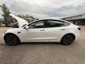 Balts Tesla Model 3 2021 Kauņa, ar dzinēja tilpumu 0.00 L un nobraukumu 82 tūkst. km par 16490 €, foto 4 vietnē AUTOMOTO.COM.LV