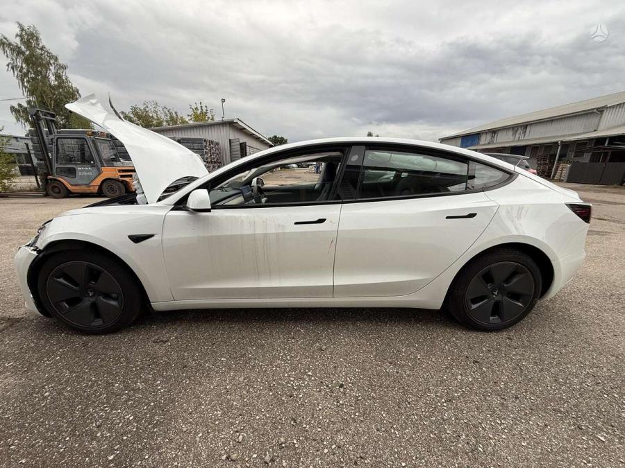 Balts Tesla Model 3 2021 Kauņa, ar dzinēja tilpumu 0.00 L un nobraukumu 82 tūkst. km par 16490 €, foto 4 vietnē AUTOMOTO.COM.LV