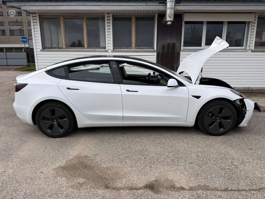 Balts Tesla Model 3 2021 Kauņa, ar dzinēja tilpumu 0.00 L un nobraukumu 82 tūkst. km par 16490 €, foto 6 vietnē AUTOMOTO.COM.LV