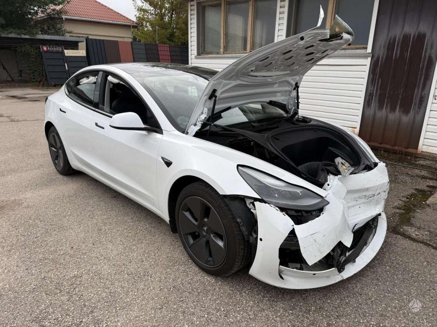 Balts Tesla Model 3 2021 Kauņa, ar dzinēja tilpumu 0.00 L un nobraukumu 82 tūkst. km par 16490 €, foto 7 vietnē AUTOMOTO.COM.LV