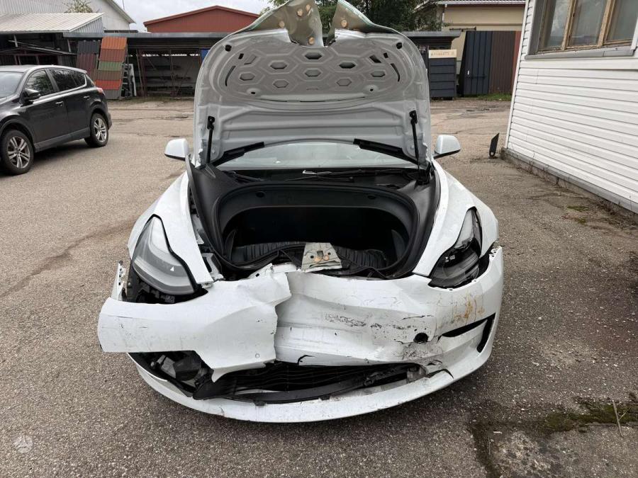 Balts Tesla Model 3 2021 Kauņa, ar dzinēja tilpumu 0.00 L un nobraukumu 82 tūkst. km par 16490 €, foto 8 vietnē AUTOMOTO.COM.LV