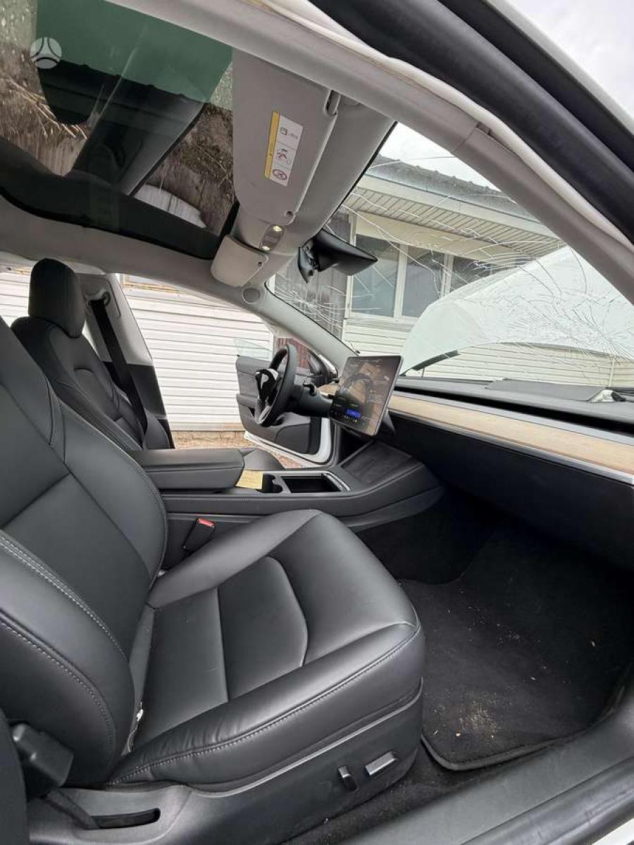 Balts Tesla Model 3 2021 Kauņa, ar dzinēja tilpumu 0.00 L un nobraukumu 82 tūkst. km par 16490 €, foto 16 vietnē AUTOMOTO.COM.LV